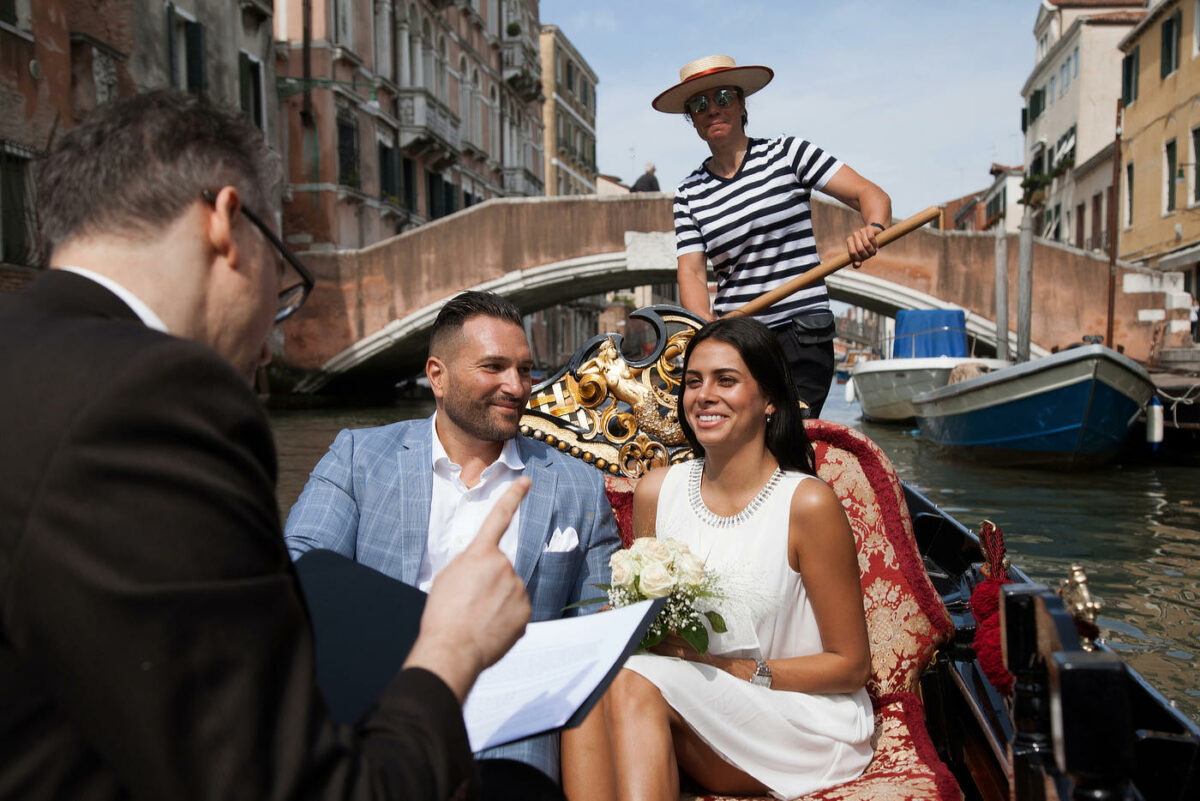Venice Wedding Packages – Elopement & Vow Renewal on a Gondola