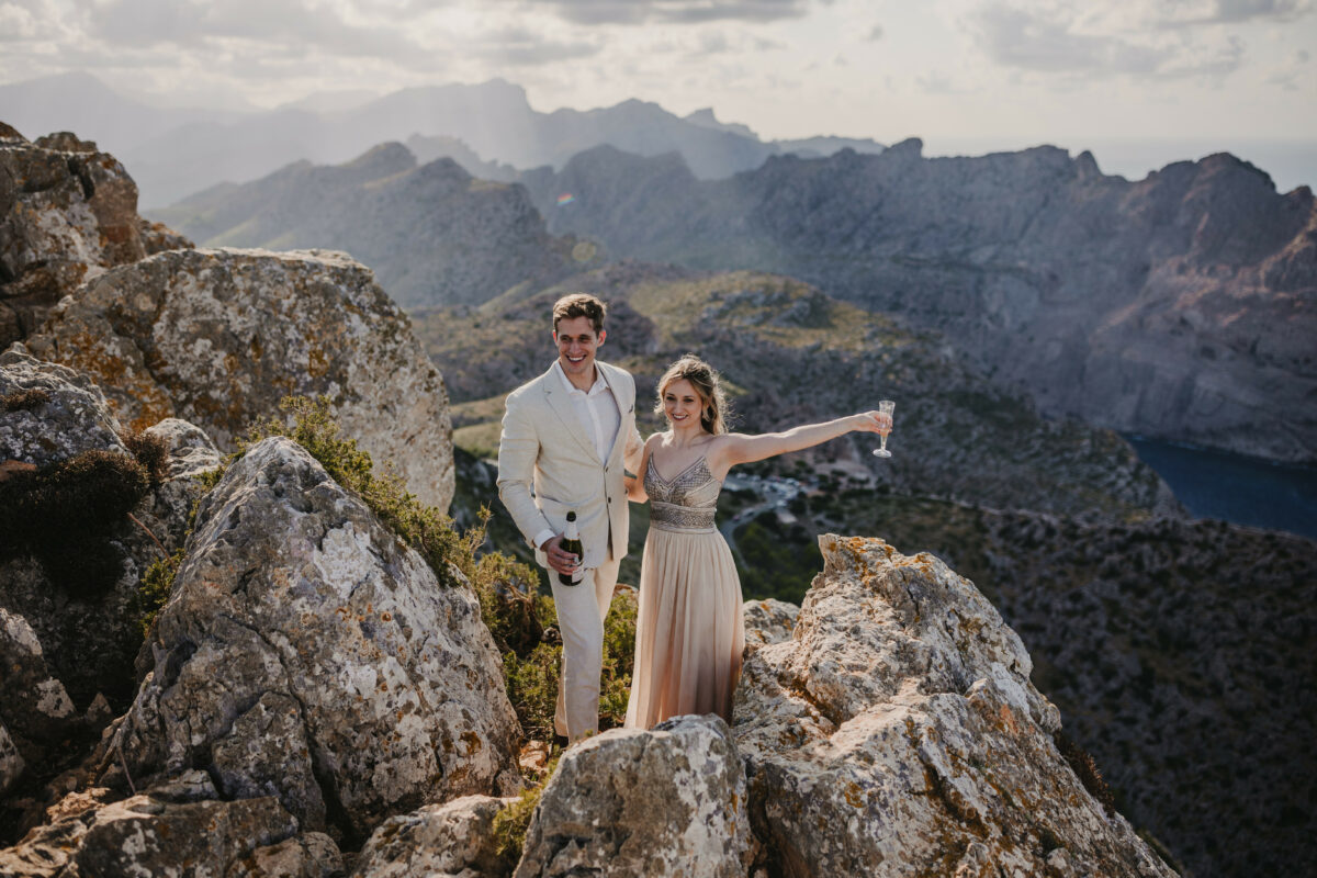 Best Mallorca Elopement 2026 | Beaches, cliffs & Mediterranean