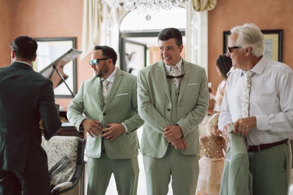 Best Man Wedding Guide: Duties, Speech Tips & Checklist